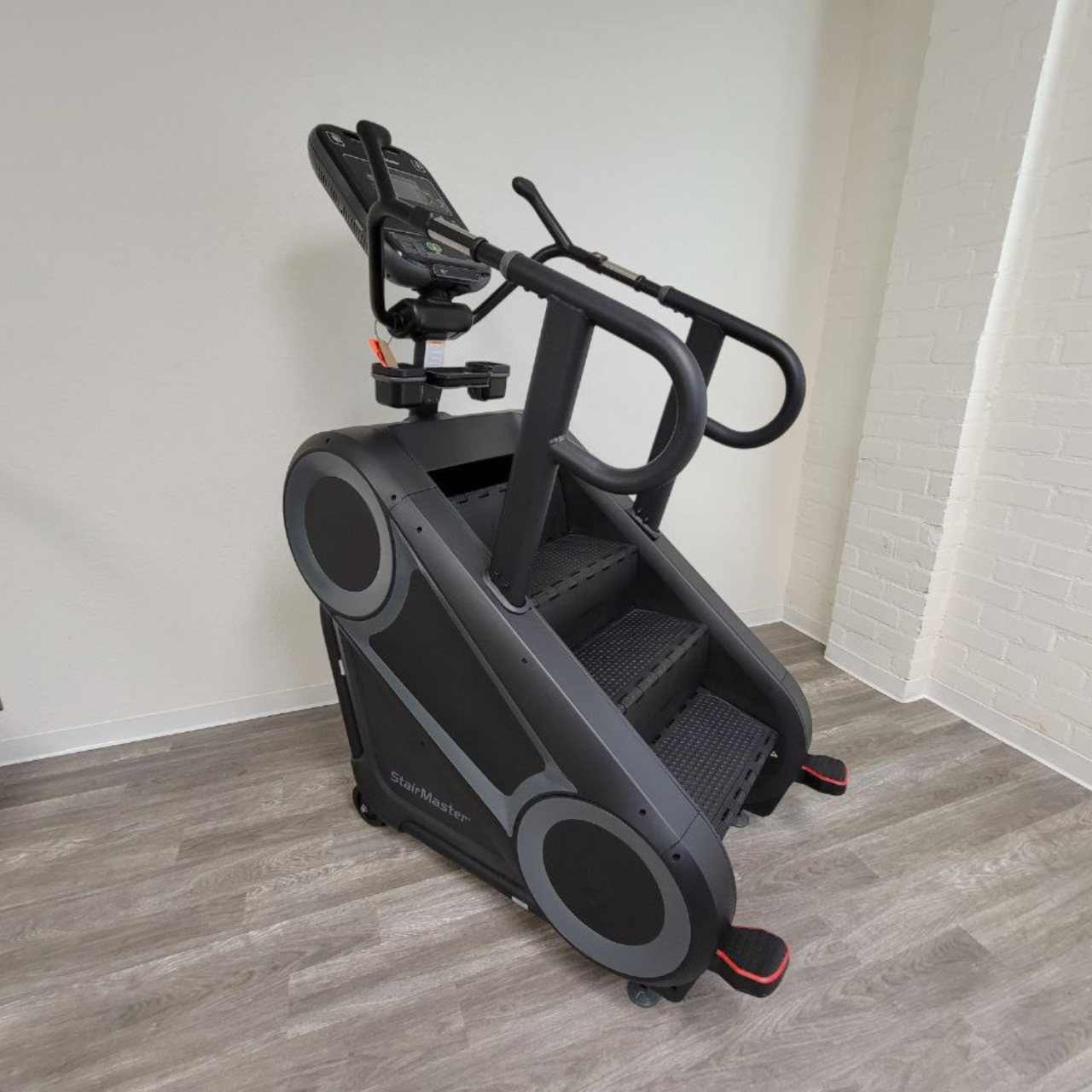 Pre‑Owned StairMaster Stepmill 8GX w/10″ LCD – Certified Sale